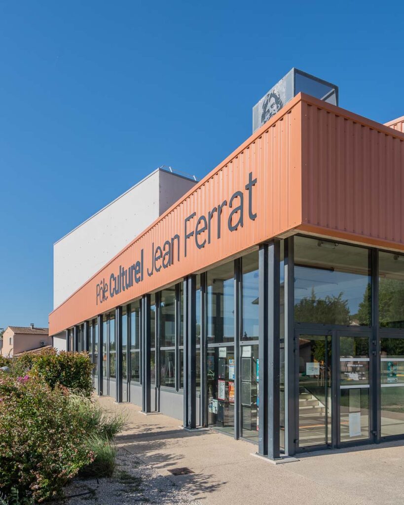 Pôle Culturel Jean Ferrat de Sauveterre par Arc & types – Ludovic ...